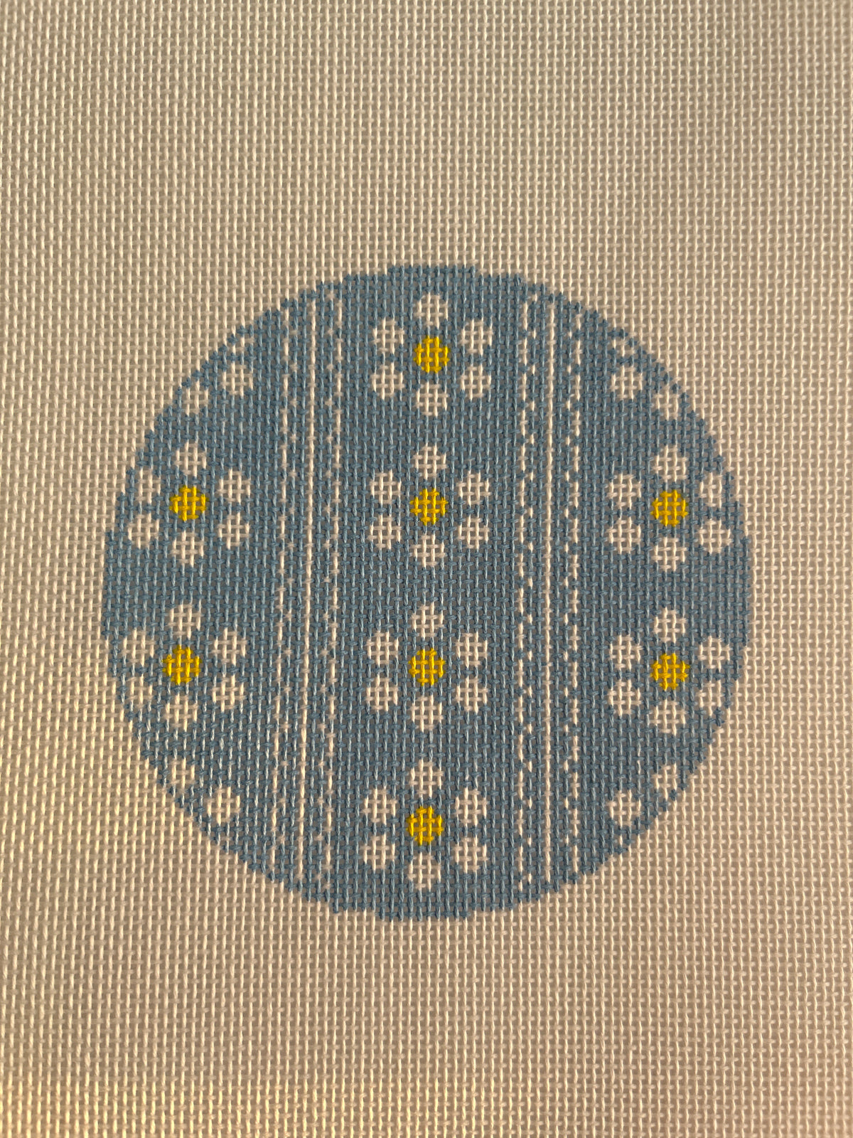 Scallop Daisy Round GP61 — Needlepoint Junction